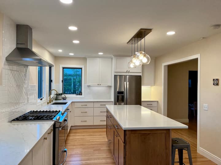 Expansive Home In Lake Community, Well Appointed. - Middleton, WI