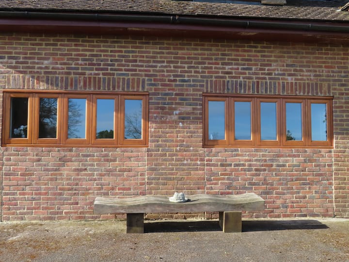Large Studio Flat /Surrey Hills - Dorking