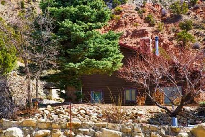Charming Canyon Cabin With A View! - Brian Head, UT