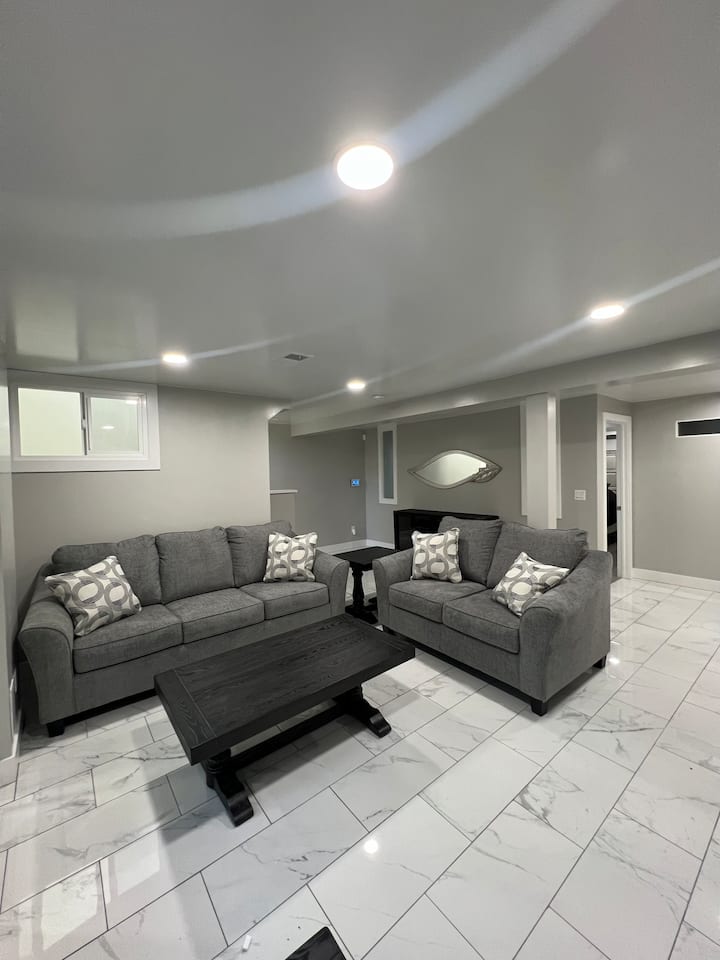 Beautiful Modern Basement Apt - Lakewood, CO