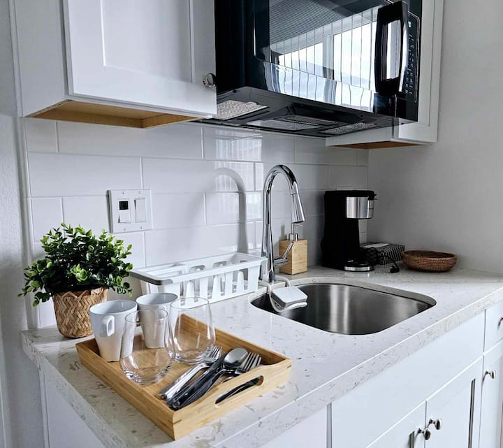 Modern Clean Casita With Private Bath, Kitchenette - Stockton, CA