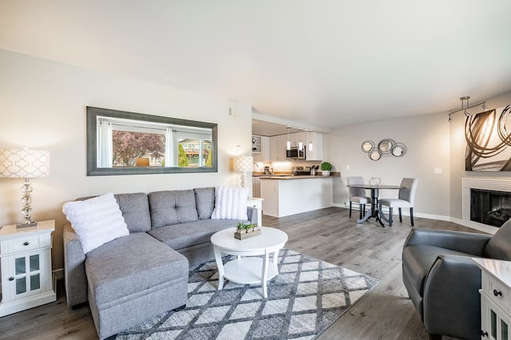 Stylish Condo With Beautiful Hot Tub - 103 - Birch Bay State Park, Blaine
