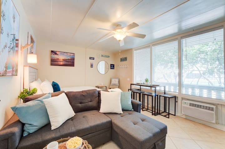 Sunny Days Beach Studio On The Beach W/pool - Virginia Beach, VA