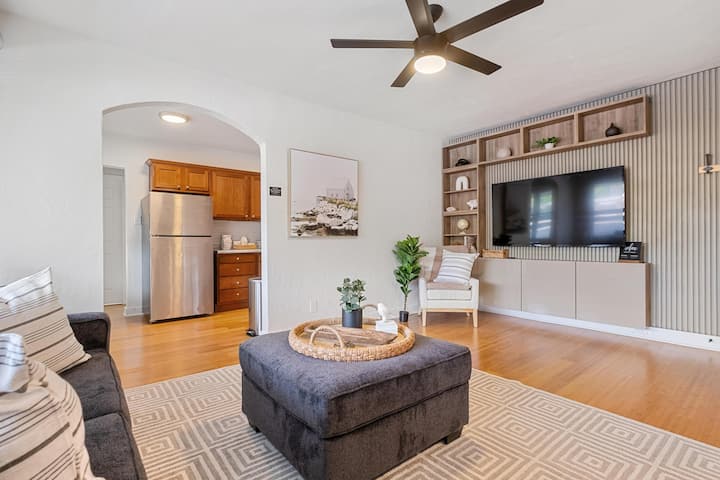 Chic, Cozy, 1 Bedroom Retreat - Pittsburgh, PA