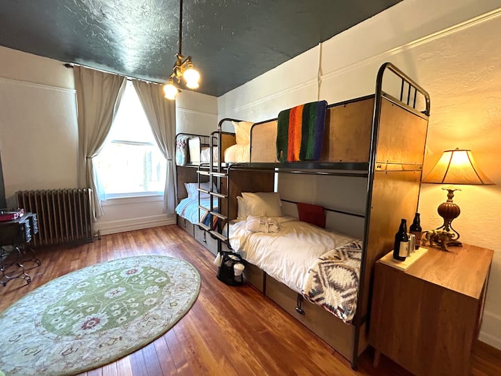 The Leanán Sídhe Room - Ashland, OR