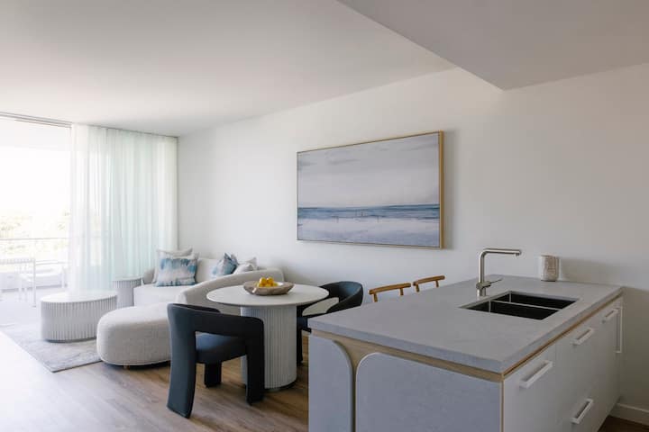 1 Bedroom Headland With Partial Ocean View - Coolangatta