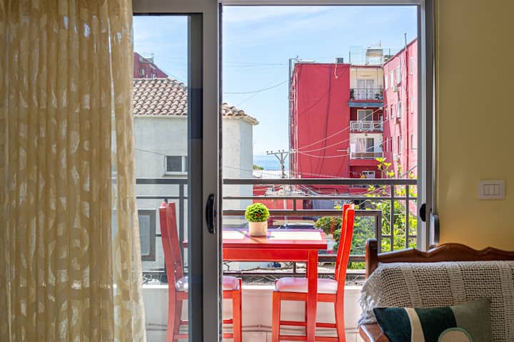 Stella's Central - 1min Beach, Kitchen & Balcony - Dhërmi