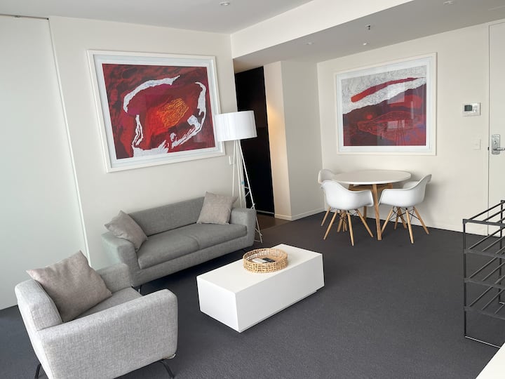 Tasha's 2br Apartment On Warwick - 319 - Walkerville