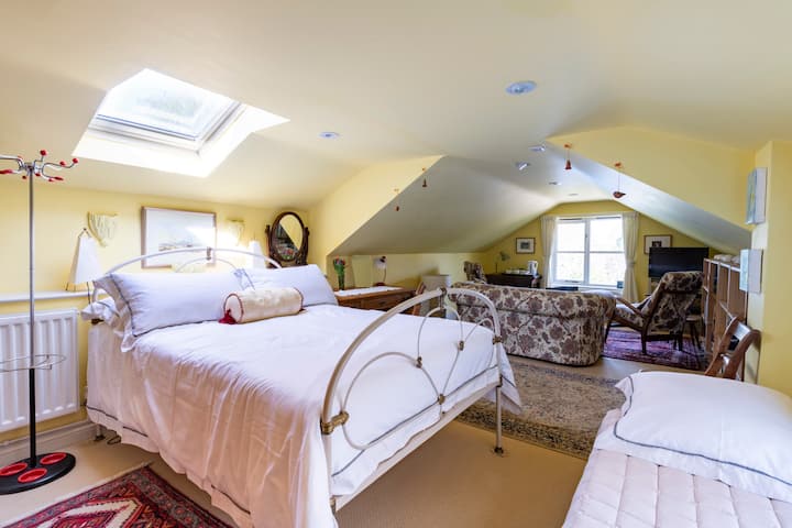 The Calm Yellow Garden View Room For Two Guests. - Sidmouth