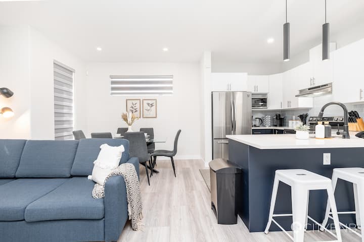 Spruce Ave | 2 Bed Townhouse - Edmonton
