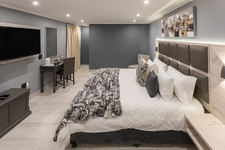 Cascades Guest House (King Room) 13 M2 - Mbombela