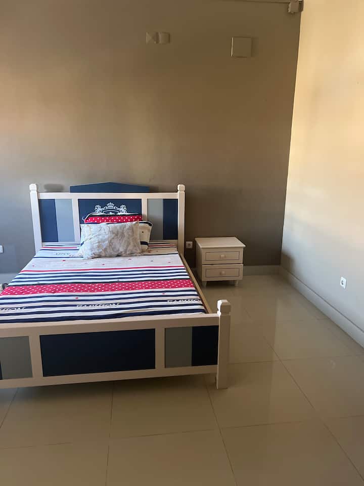 Moradia Tipo 4 Com Piscina - Maputo