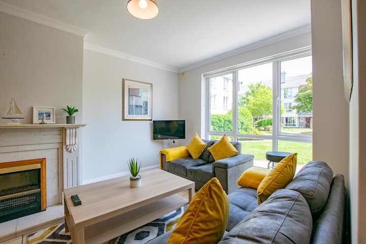 4 Bed Townhouse With Parking - Galway