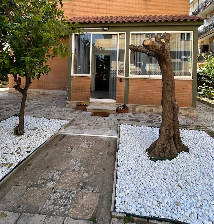 Central Apartment With Independent Entrance - Fiumicino