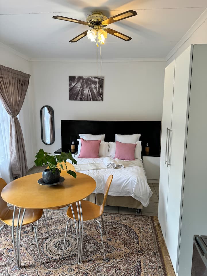 Guest Suit  On A Vaal Suburban Farm With Pool - Vereeniging