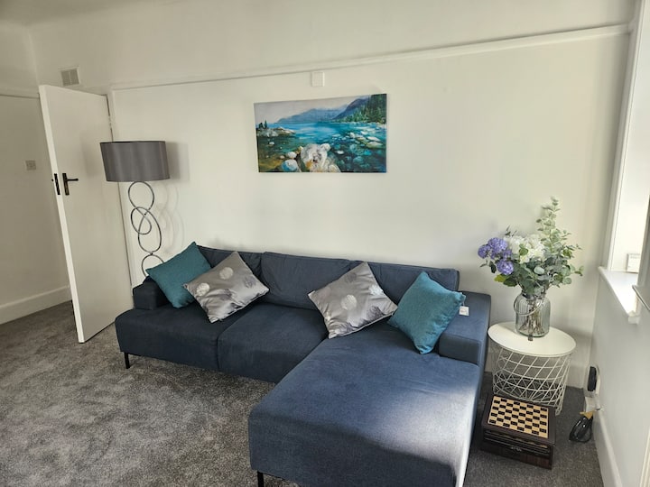 Stylish 2 Bedroom Town Centre Flat Near Beach - 伯恩茅斯
