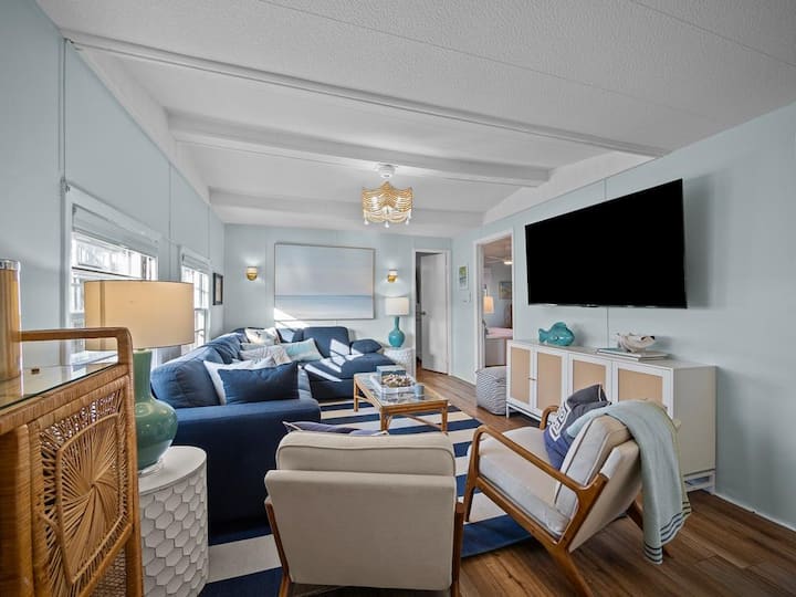 Island Cottage W/ Close Beach Access - Topsail Island, NC