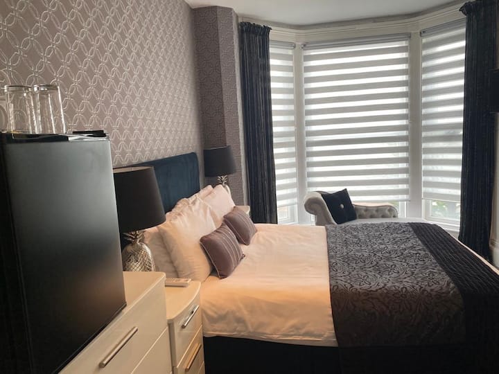 Aaron Guest House Double Room - Southport