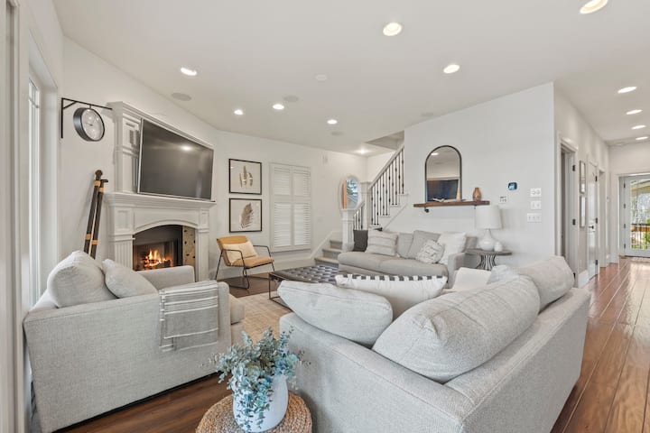 Dockside Dreams | Lake Retreat | Sleeps 12 - Fremont, IN