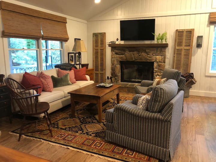 Cozy Quiet Cottage - Highlands, NC