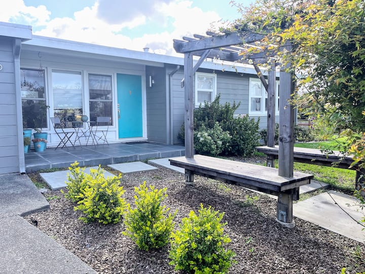 Charming Family Retreat In Town - Arcata, CA