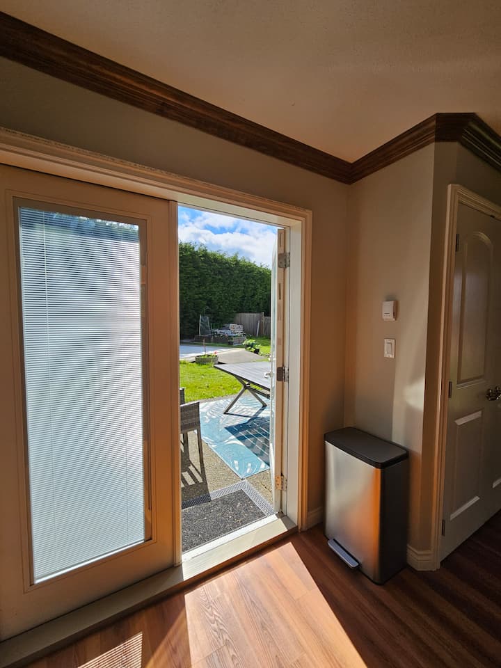 Carriage House In Private Yard/quiet Neighbourhood - Nanaimo
