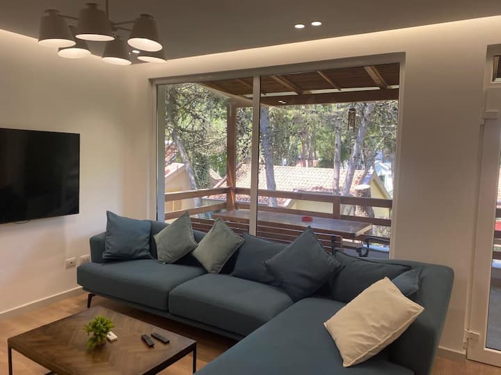 Pinecrest Seaside Apartment - Golem