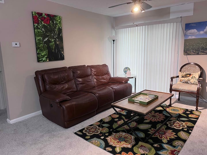 Cozy, 2nd Floor, 1 Bedroom Condo - Gainesville, FL