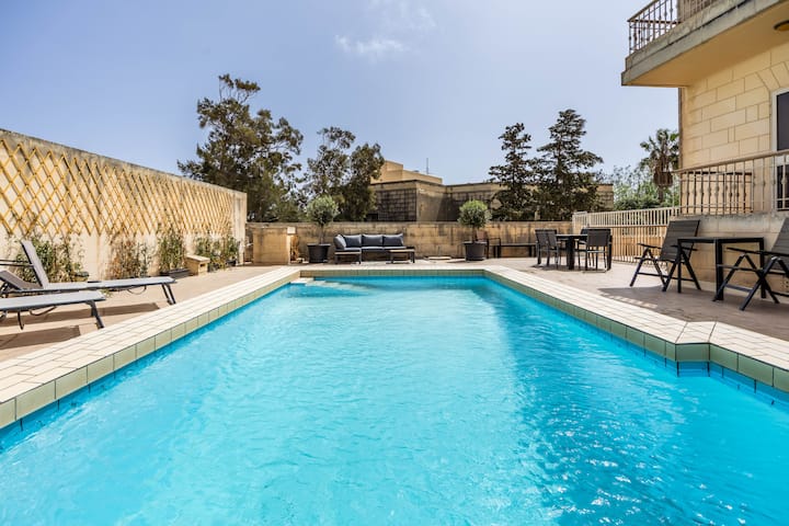 Tranquil Mansion - 3 Bed, Pool, Bbq & Gaming Room - Malta