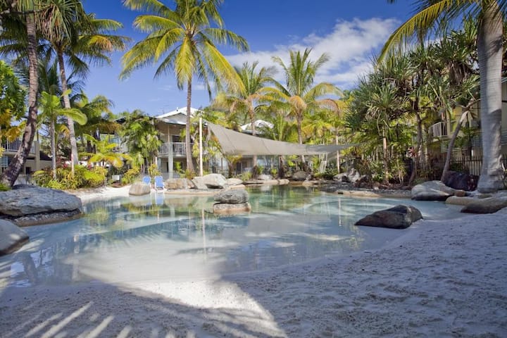 Lagoon Pool With Sandy Beach - Trinity Beach