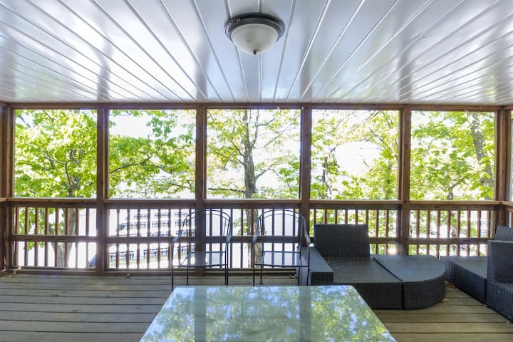Sleeps 16 Stay & Play At Backwater Jacks! Private! - Lake Ozark, MO