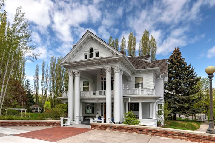 Gibson Mansion - Sunset Room - Missoula, MT