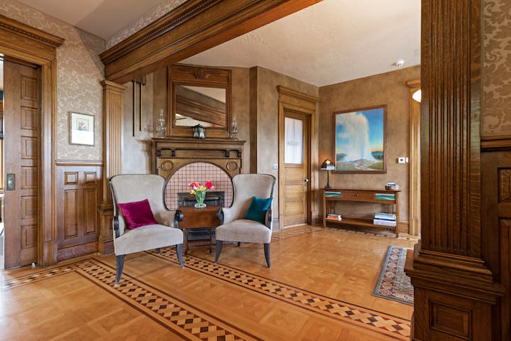 Gibson Mansion - City Room - Missoula, MT