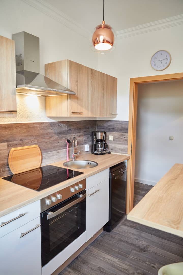 Großes City-apartment 1 Mit 2 Schlafzimmern - Bernburg (Saale)
