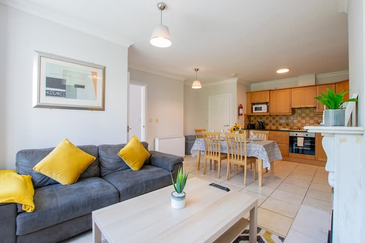 4 Bedroom Townhouse With Parking - Galway