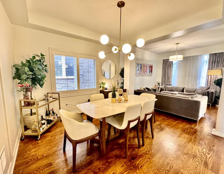 Spacious 5br | Firepit, Free Parking, Near Airport - Brampton