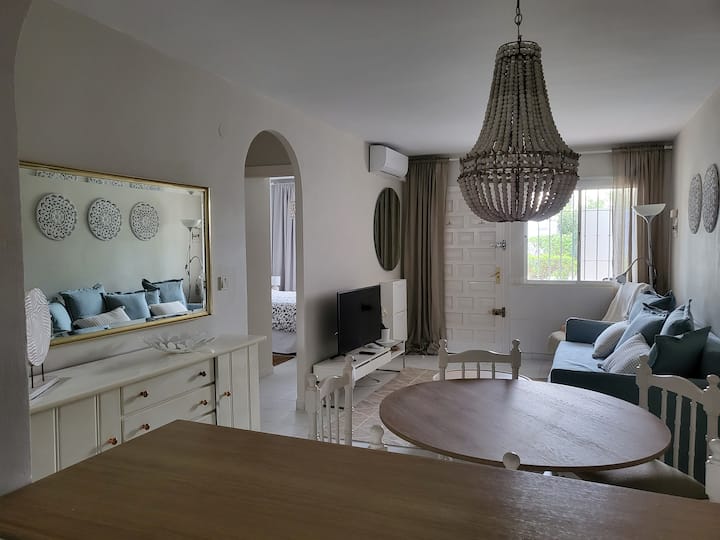 Torreblanca 2 Br Apt With Front Yard Garden&pool - Fuengirola