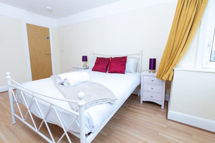 Spacious 2br Home With Free Parking - Preston