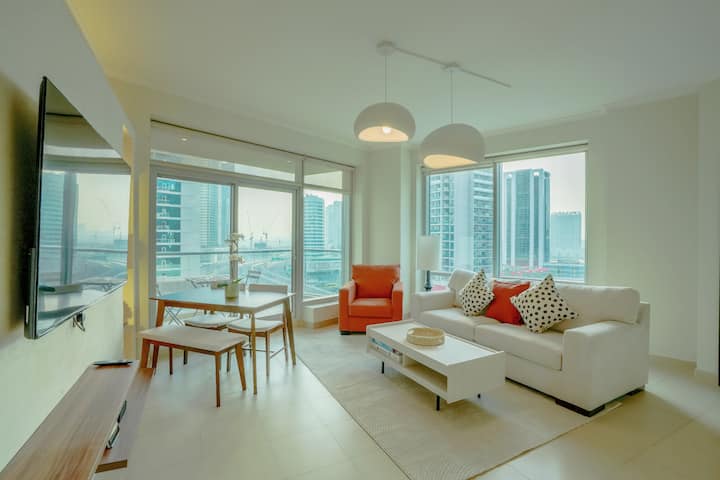 Burj View 2br Balcony Apt | Steps From Dubai Mall - Dubái