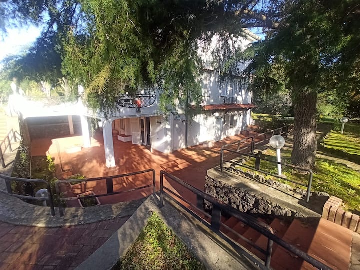 Soluzione Indipendente In Villa - Ischia