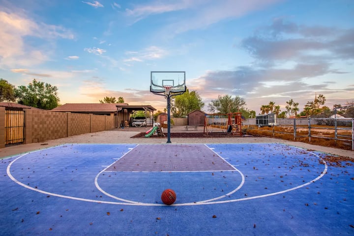 New Listing | Bball & Pickle Ball | Pool | Putting - Phoenix, AZ