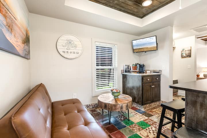 Beachside Villa - Private Cozy Yard - Pet Friendly - Port Aransas, TX