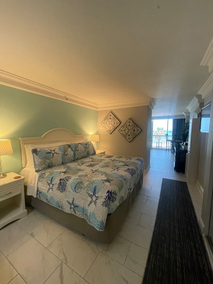 Rare! 2 Connected Oceanfront Rms Handicap Friendly - Daytona Beach, FL