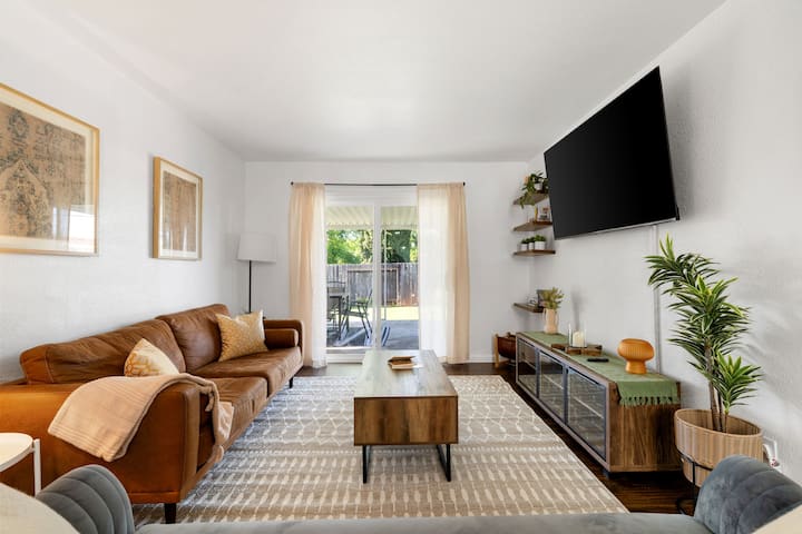 Remodeled Retreat Near Hospital W/ Tranquil Yard - 薩克拉門托