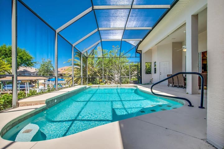 Private Dock, Salt Water Pool/game Room Sleeps 12! - Palm Coast, FL