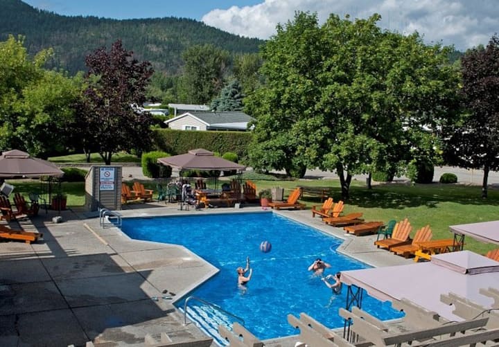 Stunning Lakefront Resort Beach Pool Golf Sauna - Kelowna