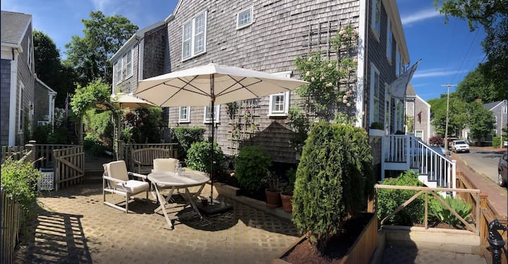 In Town: 5 Bdrm, Old Ivy Lodge! - Nantucket, MA