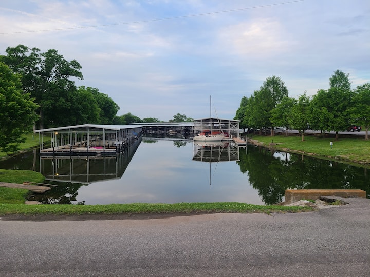 Lakeside Retreat You'll Love! - Hendersonville, TN