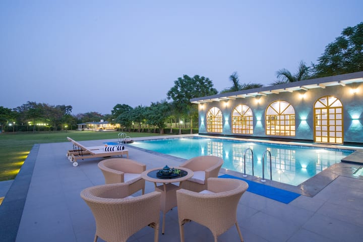 Stunning Villa W/ Pool, Party Hall & Garden Oasis - Gurgaon