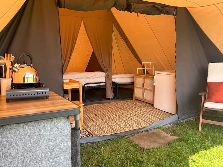 Ingerichte Piramidetent Camping - Zélande